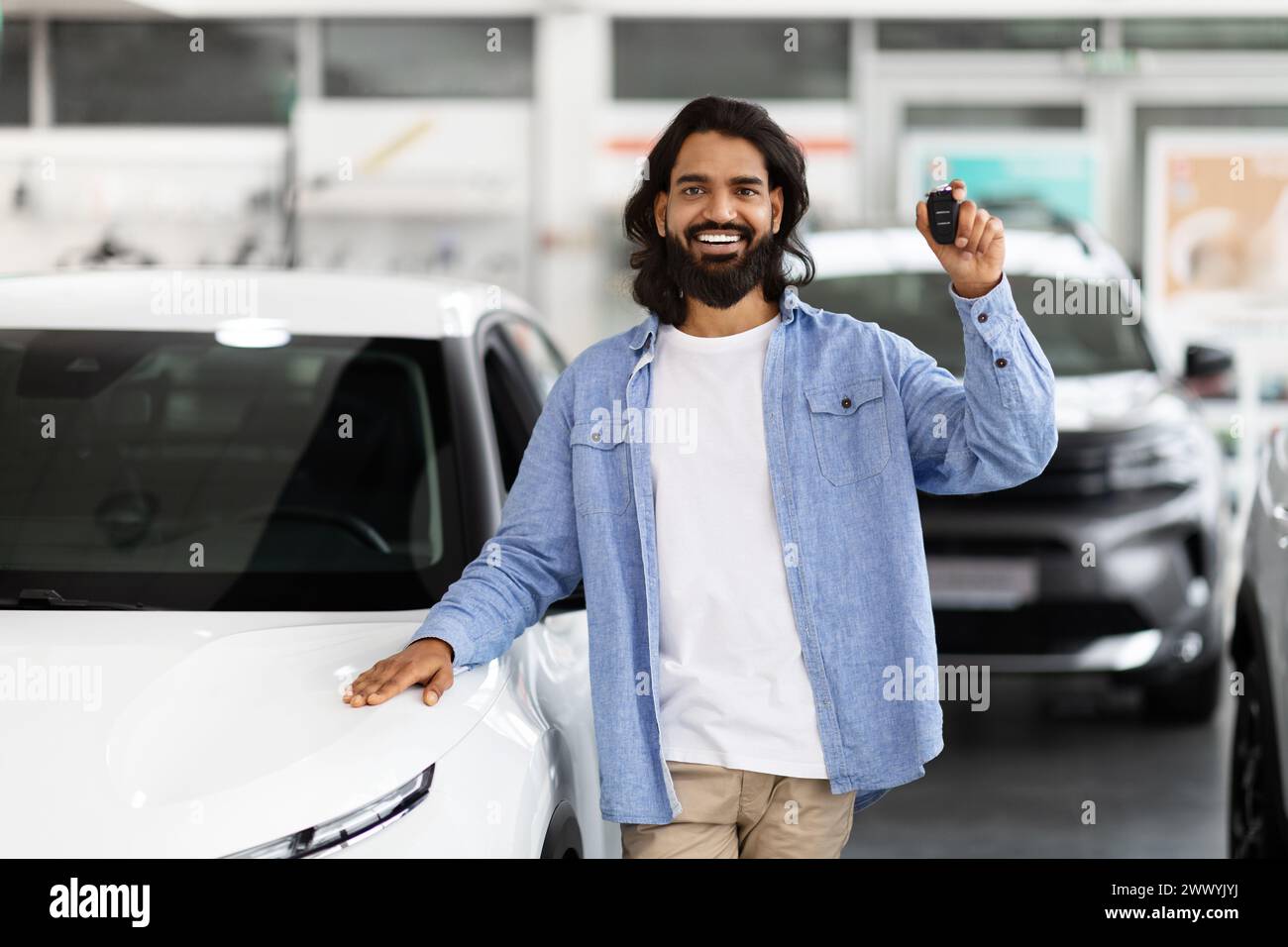 Man holding car keys at dealership Stock Photo - Alamy