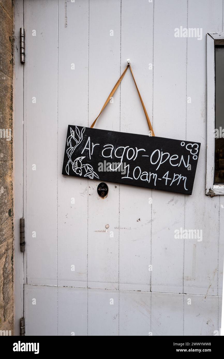 Family sign language hi-res stock photography and images - Alamy