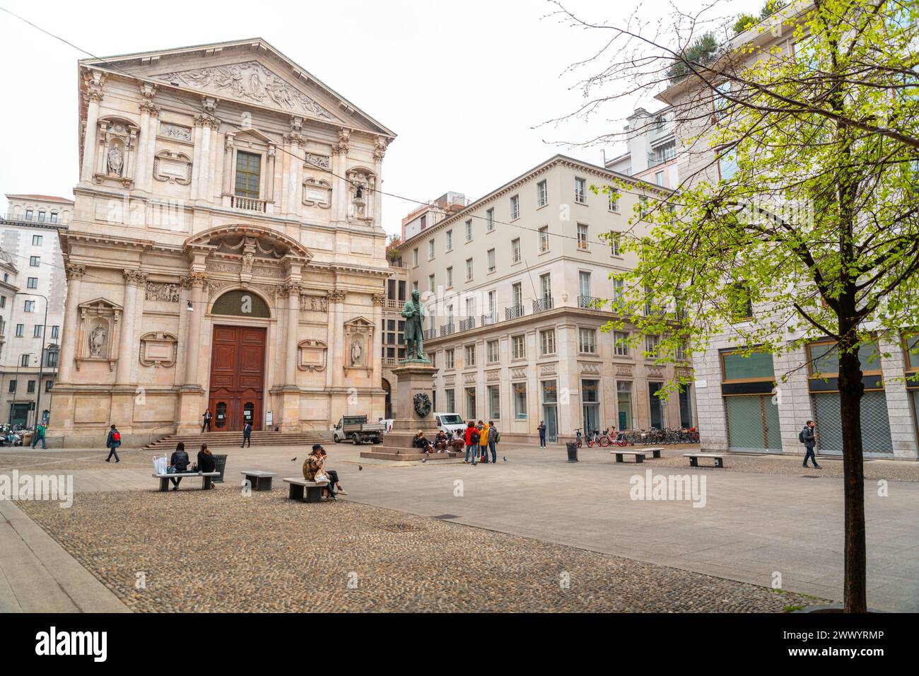Basilica di san fidelis hi-res stock photography and images - Alamy