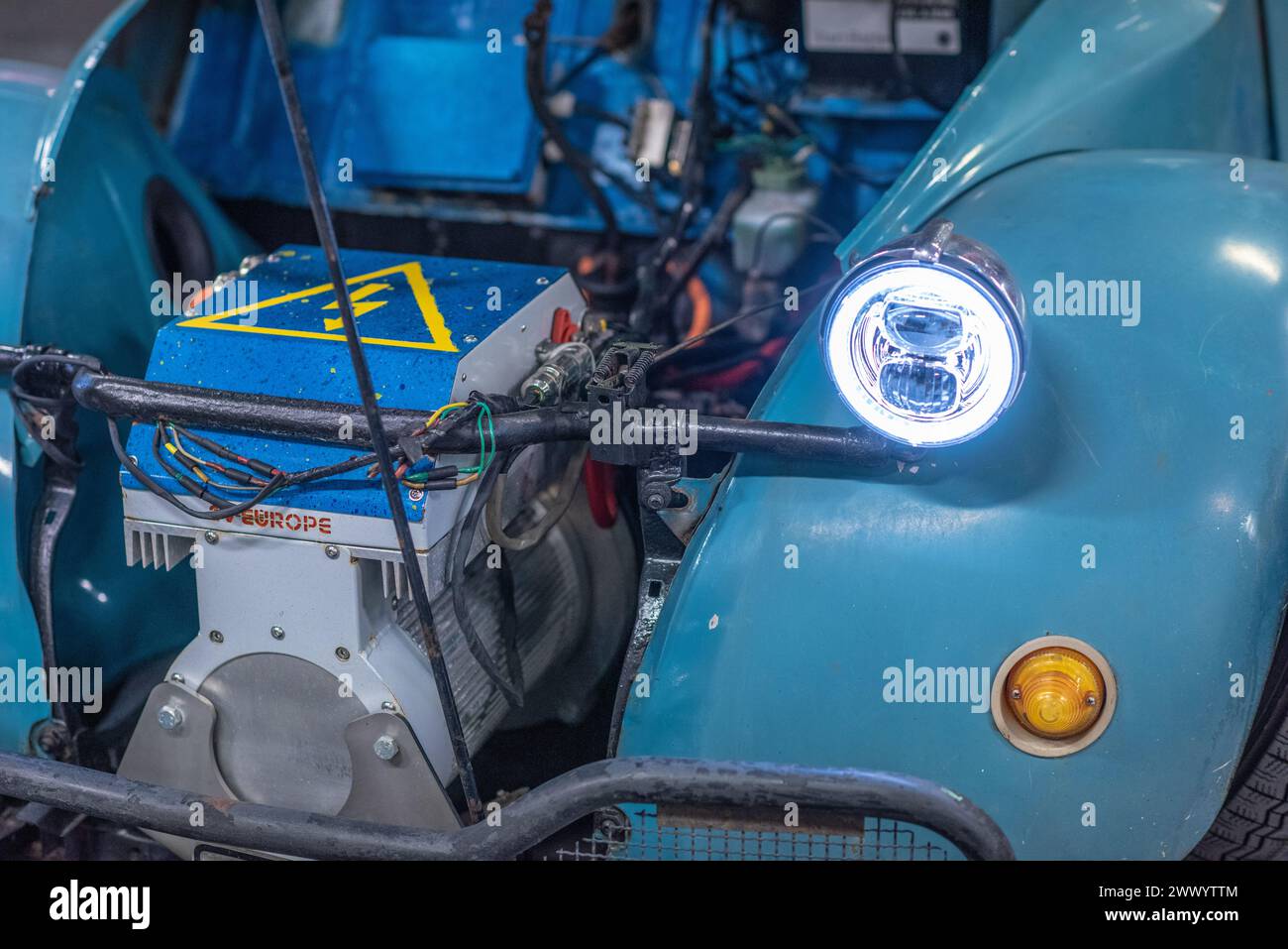 Electric citroen 2cv hi-res stock photography and images - Alamy