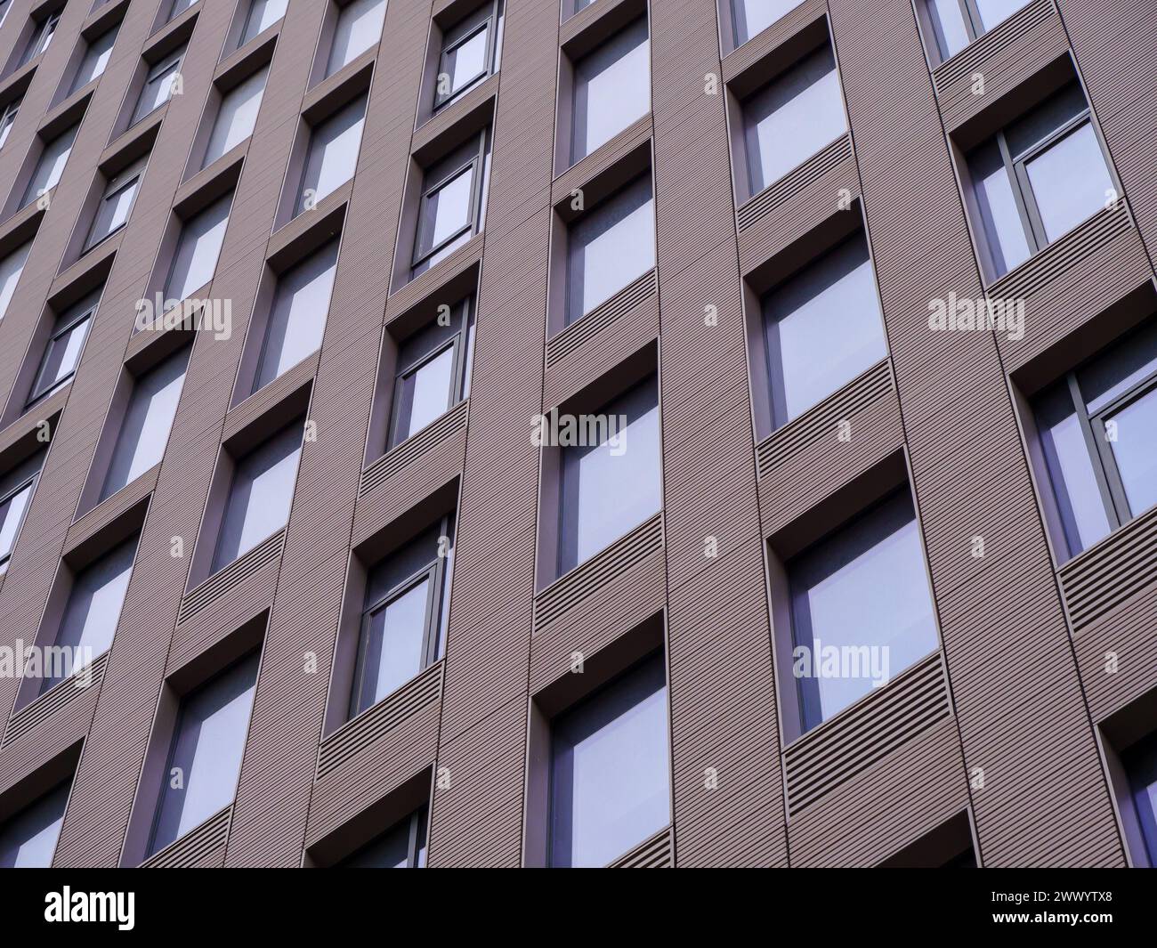 Glass cladding of a modern office building hi-res stock photography and ...