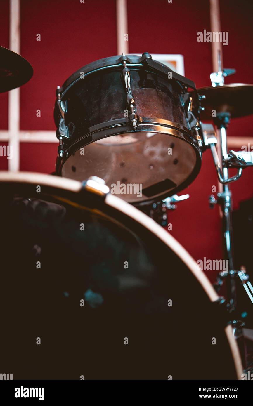 Drum kit set up in a music recording studio Stock Photo - Alamy