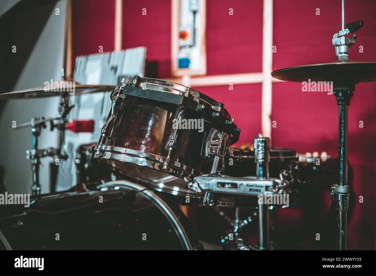 Drum kit set up in a music recording studio Stock Photo - Alamy