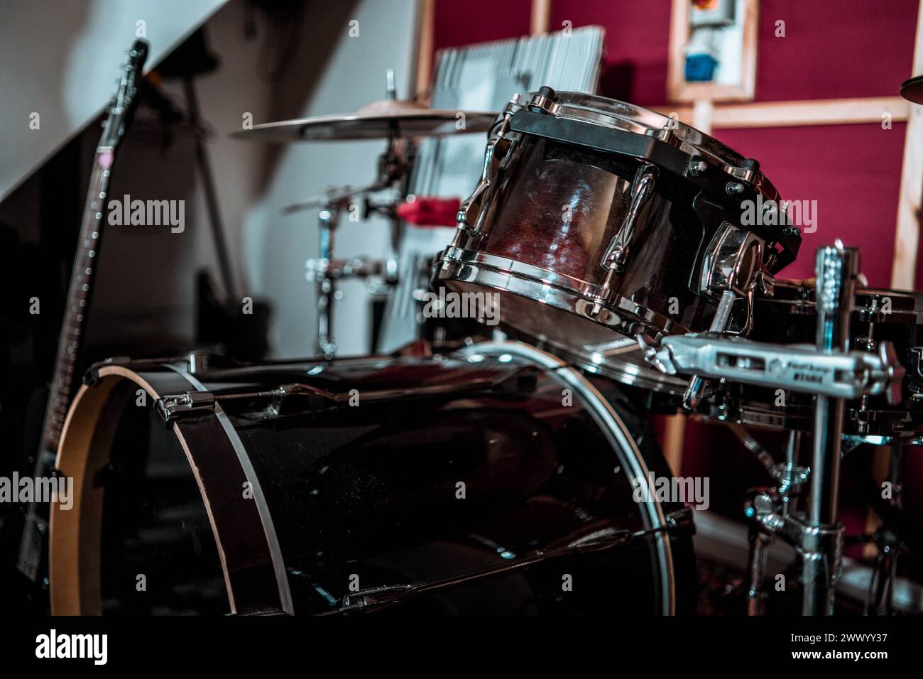 Drum kit set up in a music recording studio Stock Photo - Alamy