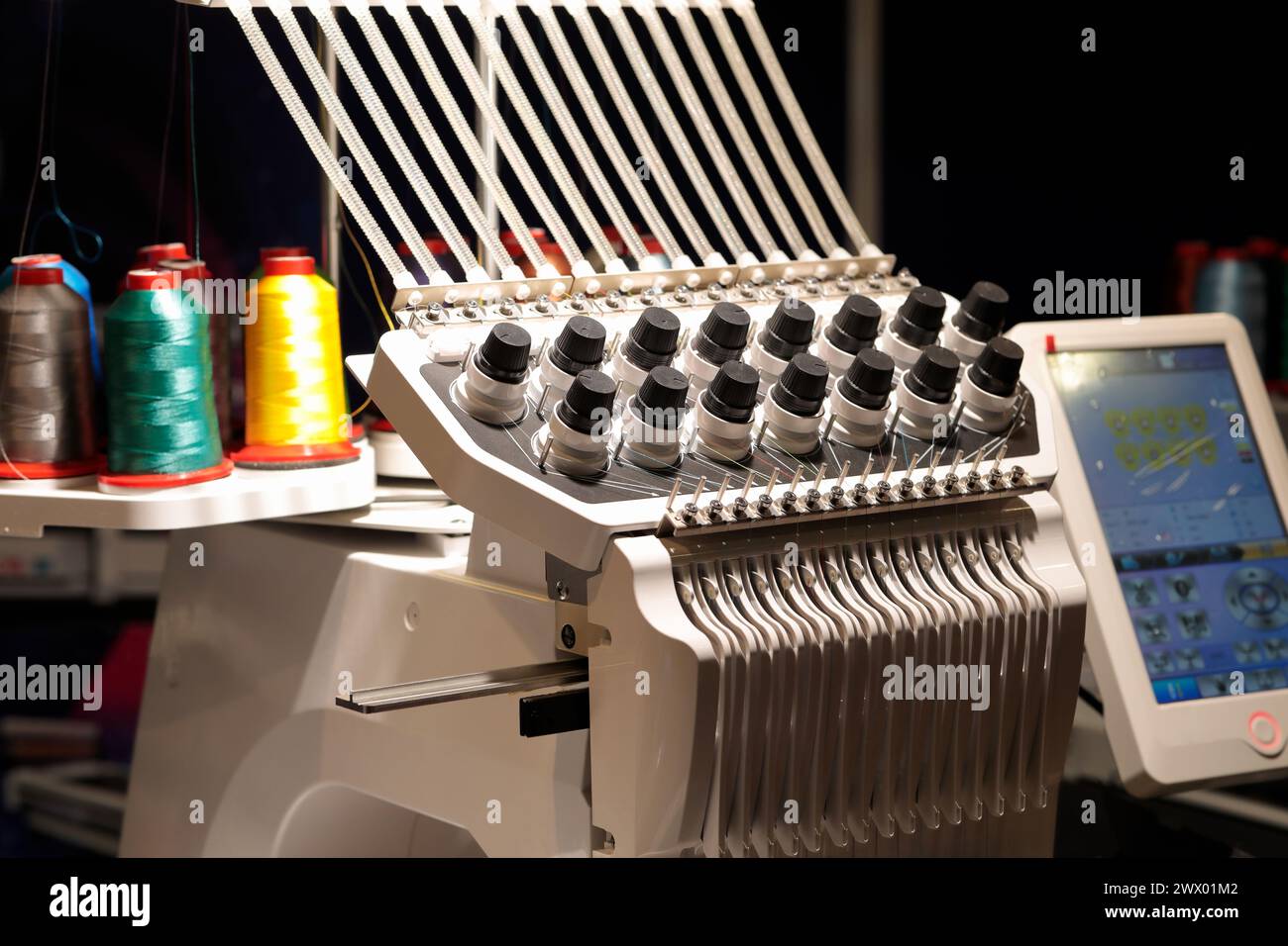 Single head multi needle industrial embroidery machine with touchscreen ...