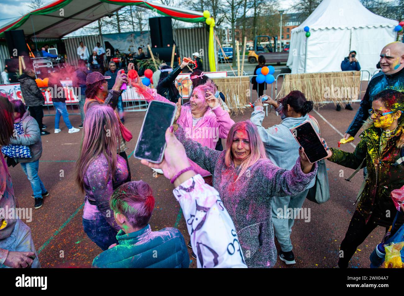 People seen dancing around hi-res stock photography and images - Alamy