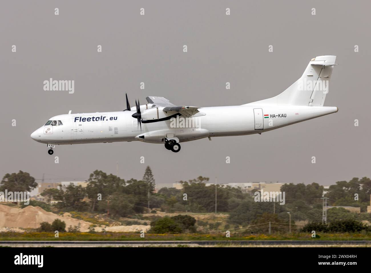Fleet Air International ATR 72-201(F)(LFD) (Reg: HA-KAU) on finals ...