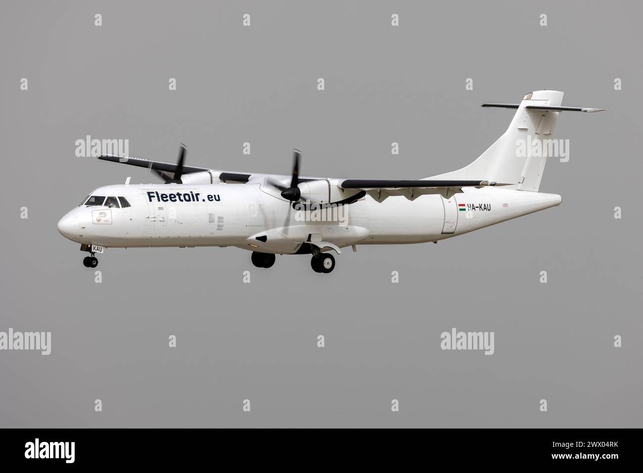 Fleet Air International ATR 72-201(F)(LFD) (Reg: HA-KAU) on finals ...