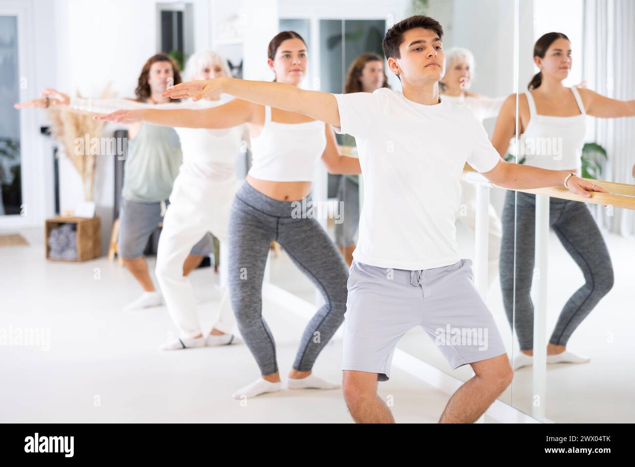 Boy dancers ballet barre hi-res stock photography and images - Alamy