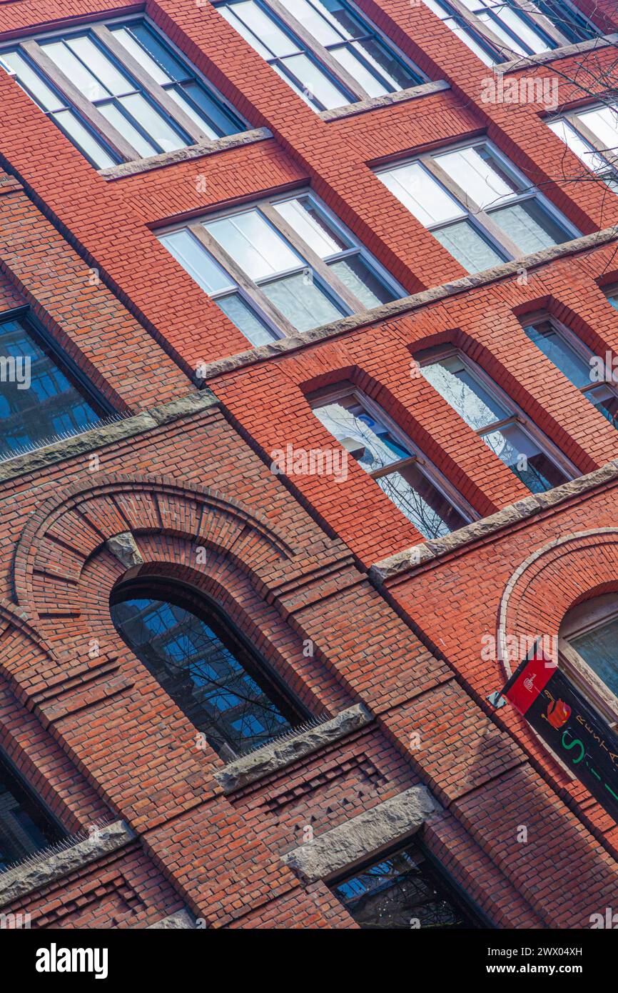 Restored brick archway hi-res stock photography and images - Alamy