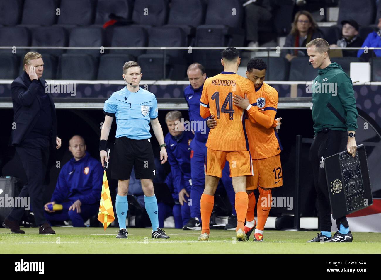 FRANKFURT - (l-r) Tijjani Reijnders of Holland, Quinten Timber of Holland during the friendly ...