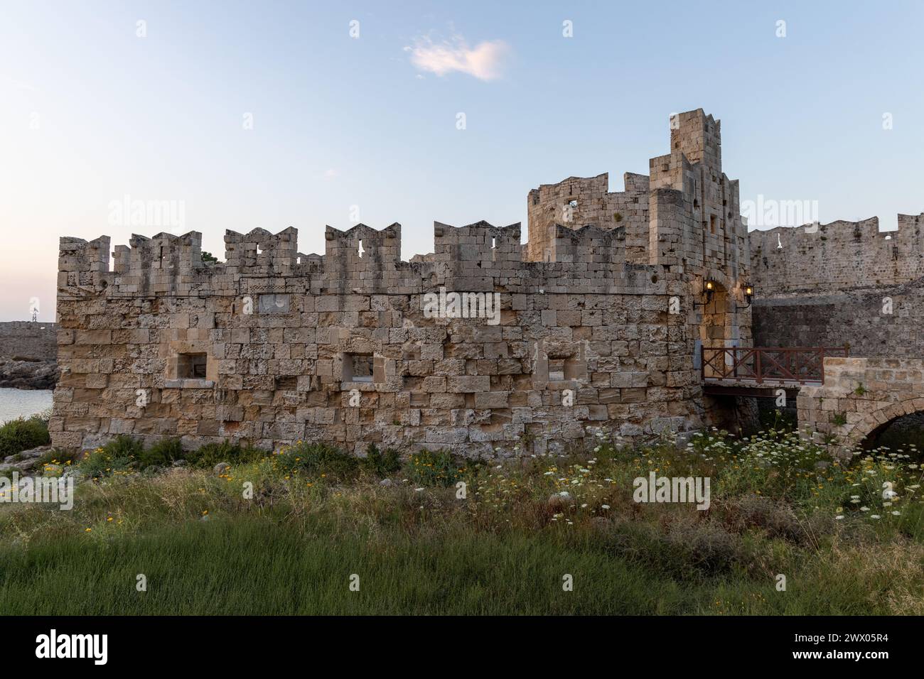 Medieval stone structure hi-res stock photography and images - Alamy