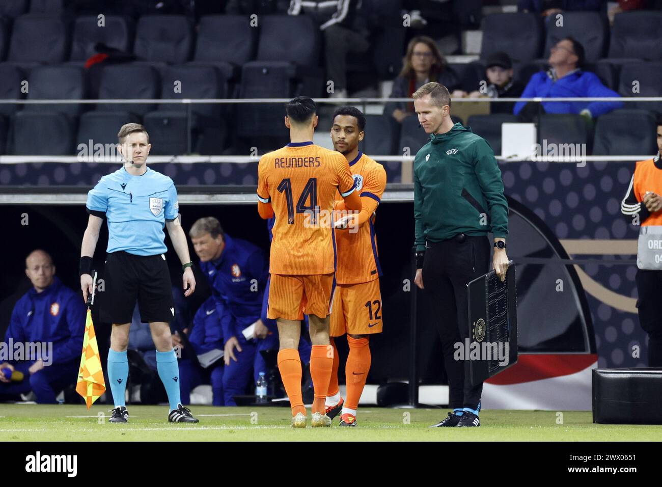 FRANKFURT - (l-r) Tijjani Reijnders of Holland, Quinten Timber of Holland during the friendly ...
