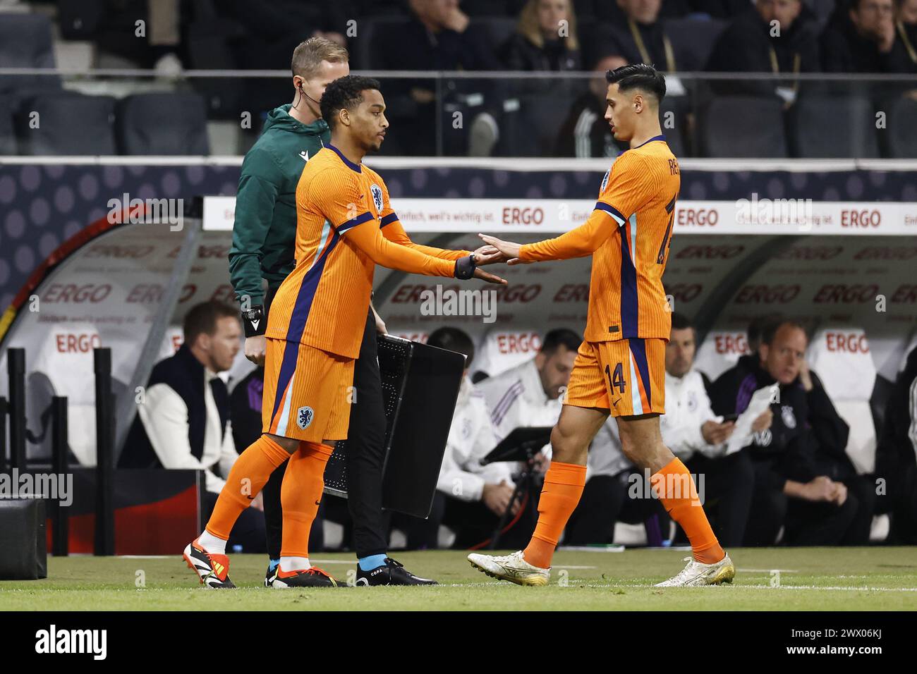 FRANKFURT - (l-r) Quinten Timber of Holland makes his debut Tijjani Reijnders of Holland during ...