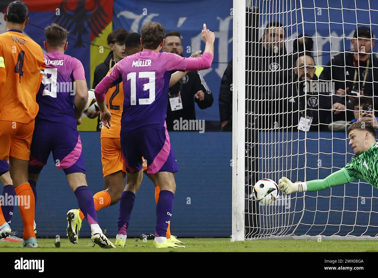 FRANKFURT - (l-r) Niclas Fullkrug of Germany scores the 2-1, Thomas ...