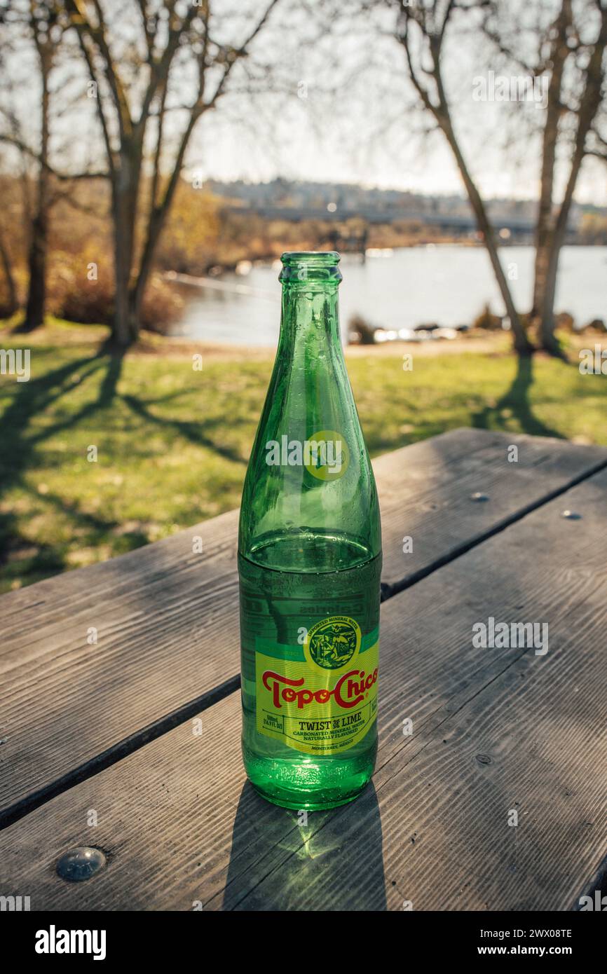 Topo chico water hi-res stock photography and images - Alamy Topo chico water hi-res stock photography and images - Alamy