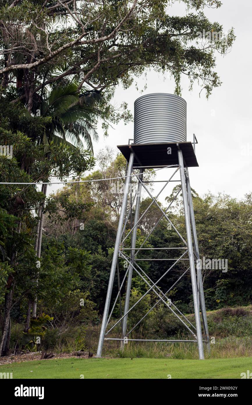 Metal water tower hi-res stock photography and images - Alamy