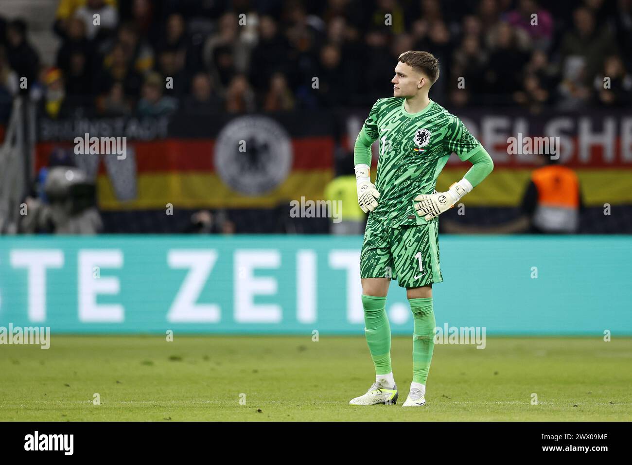 FRANKFURT - Holland goalkeeper Bart Verbruggen is disappointed during the friendly Interland ...