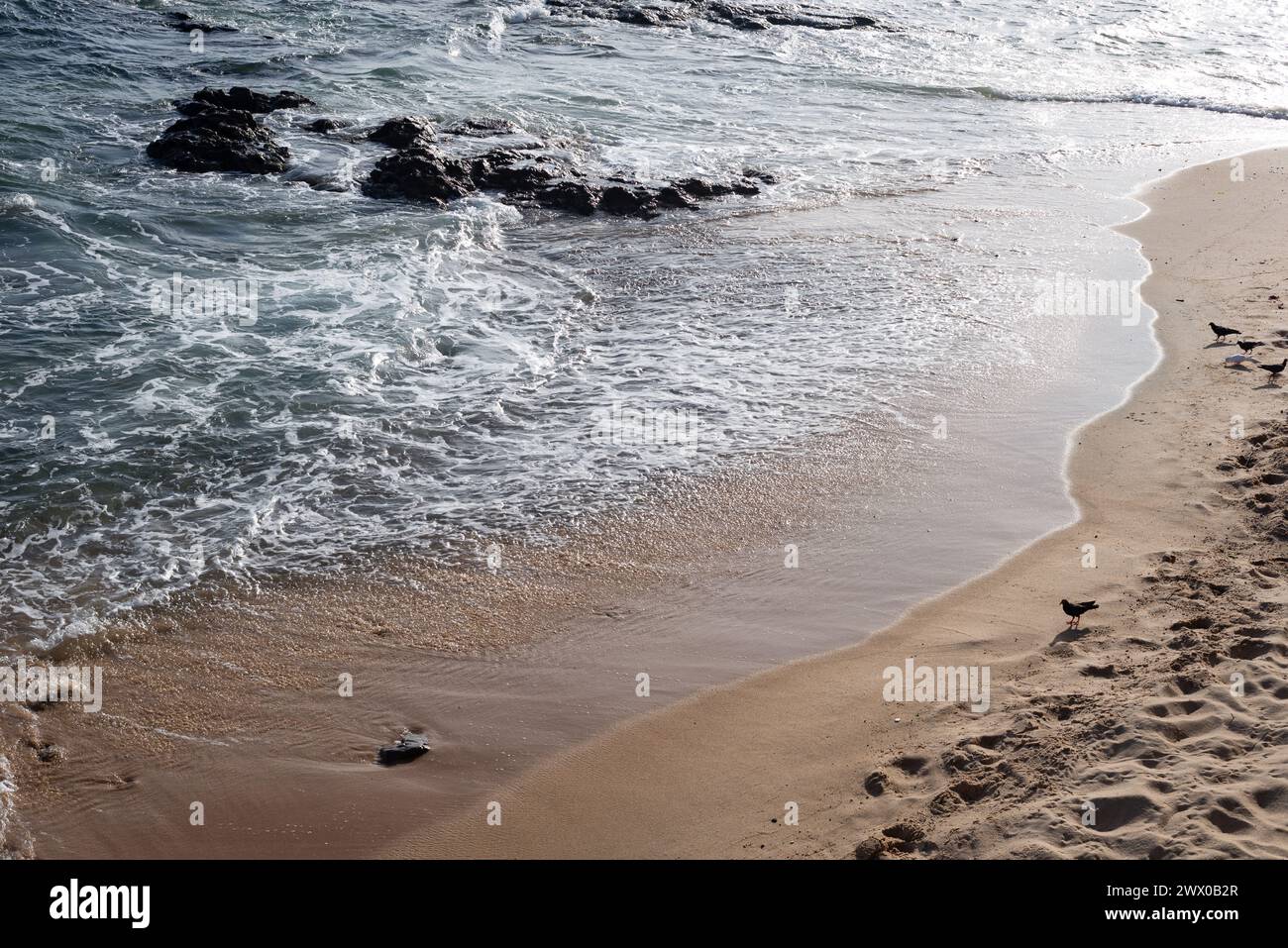 Waves rocks sunny water hi-res stock photography and images - Alamy