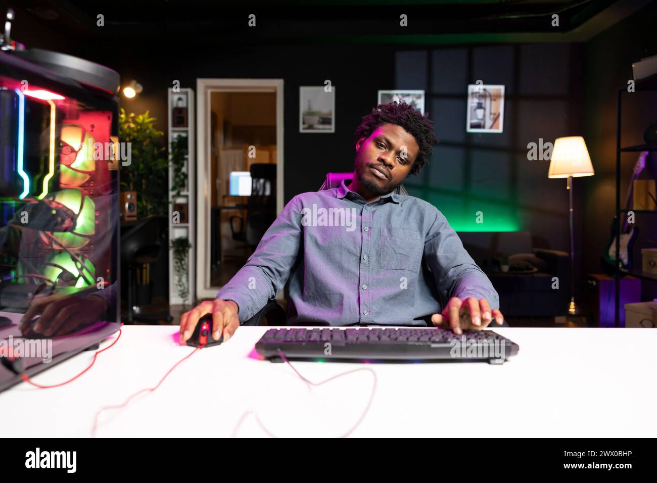 Singeplayer hi-res stock photography and images - Alamy