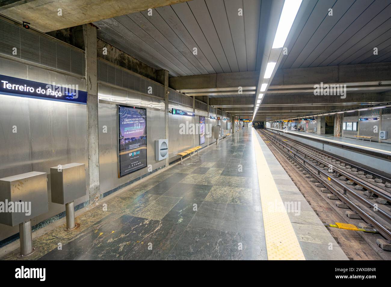 Underground platform of metro station with passengers and train ...