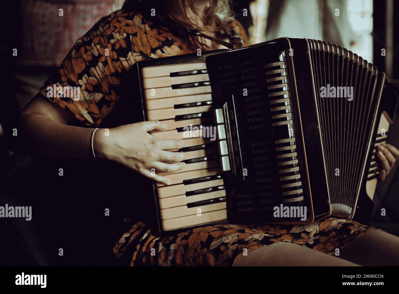 Accordions hi-res stock photography and images - Alamy