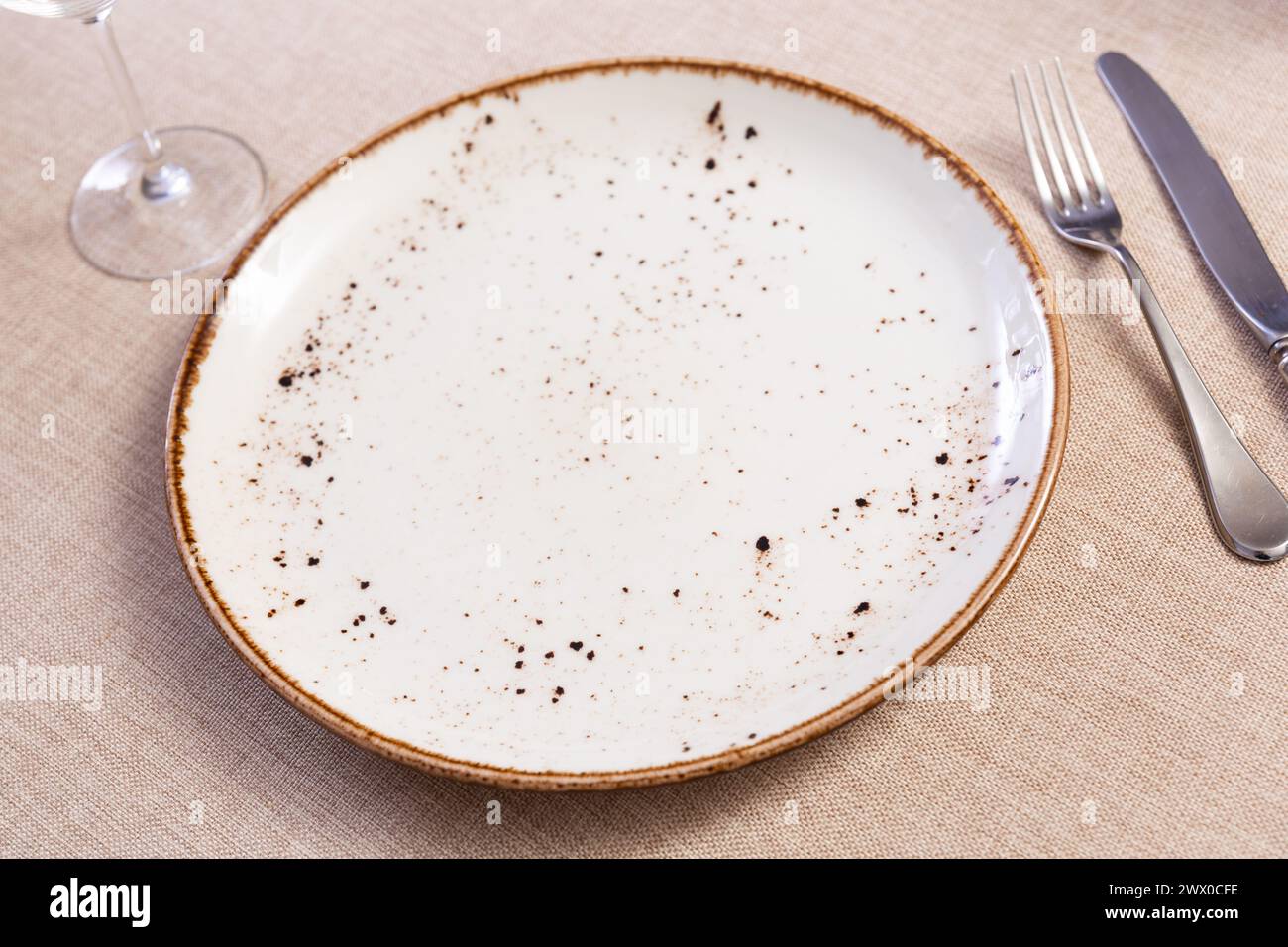 Empty plate and cutlery. Dining table in restaurant Stock Photo - Alamy
