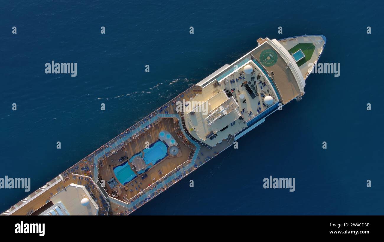 Sailing cruise ship aerial top view Stock Photo - Alamy