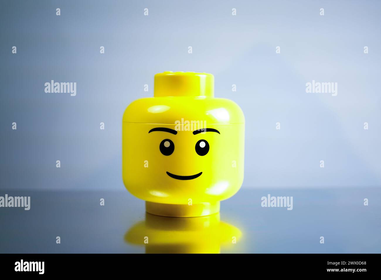 Lego head hi-res stock photography and images - Alamy