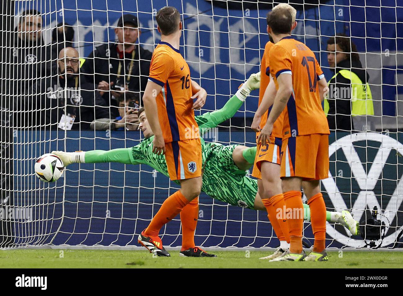 FRANKFURT - Holland goalkeeper Bart Verbruggen cannot prevent Niclas Fullkrug of Germany's 2-1 ...