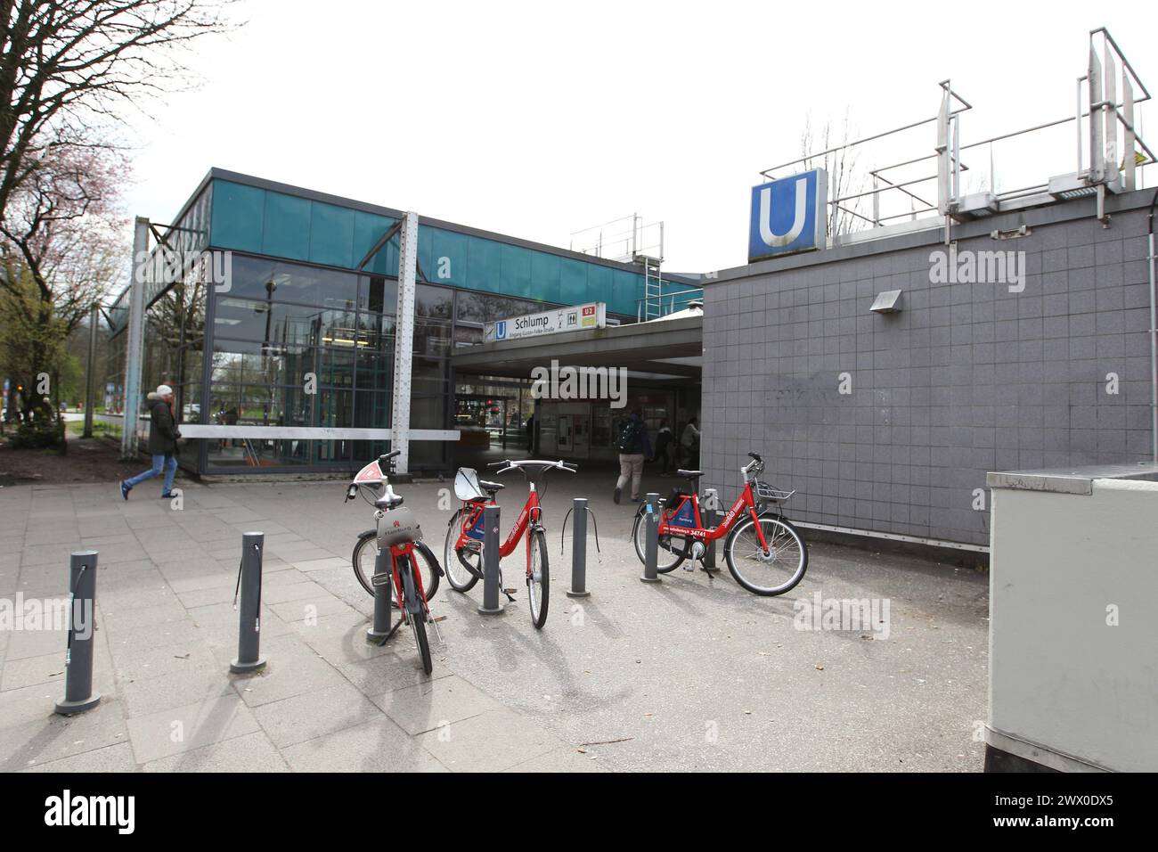 Eingang zum U-Bahnhof Schlump. Eimsbüttel Hamburg *** Entrance to the ...