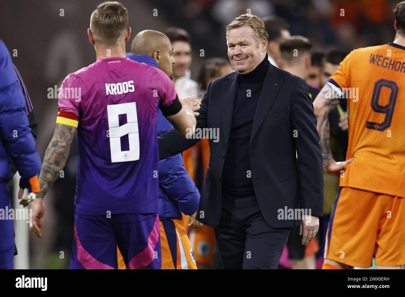 FRANKFURT - (l-r) Toni Kroos of Germany, Donyell Malen of Holland ...