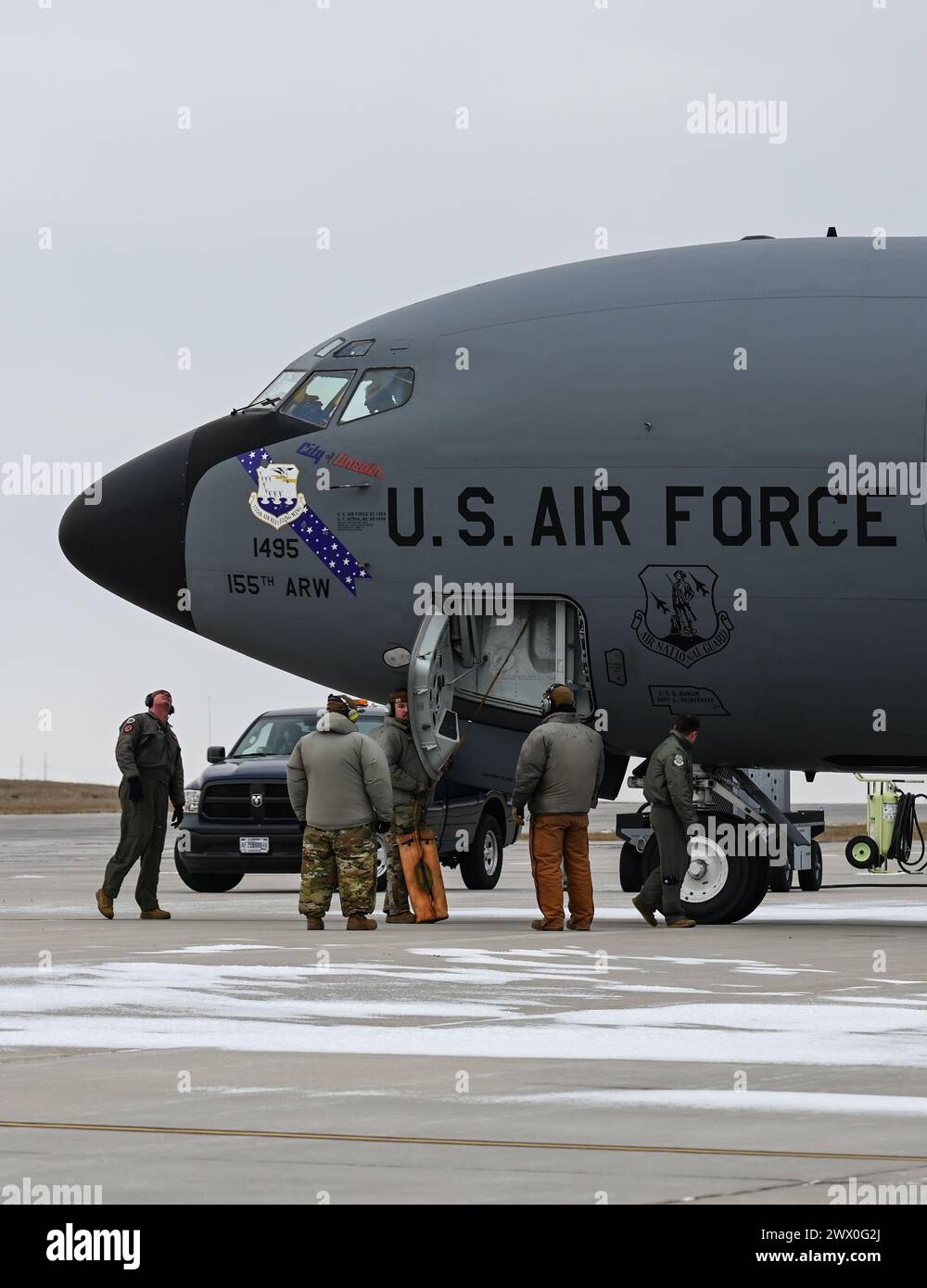 Maintenance personnel from the 155th Air Refueling Wing maintenance ...