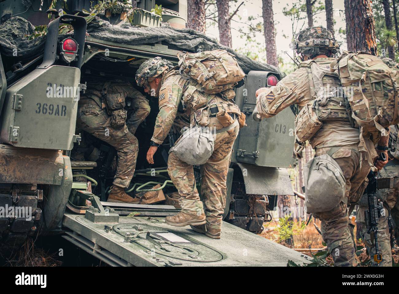 Soldiers assigned to the 3rd Battalion, 69th Armor Regiment, 1st ...