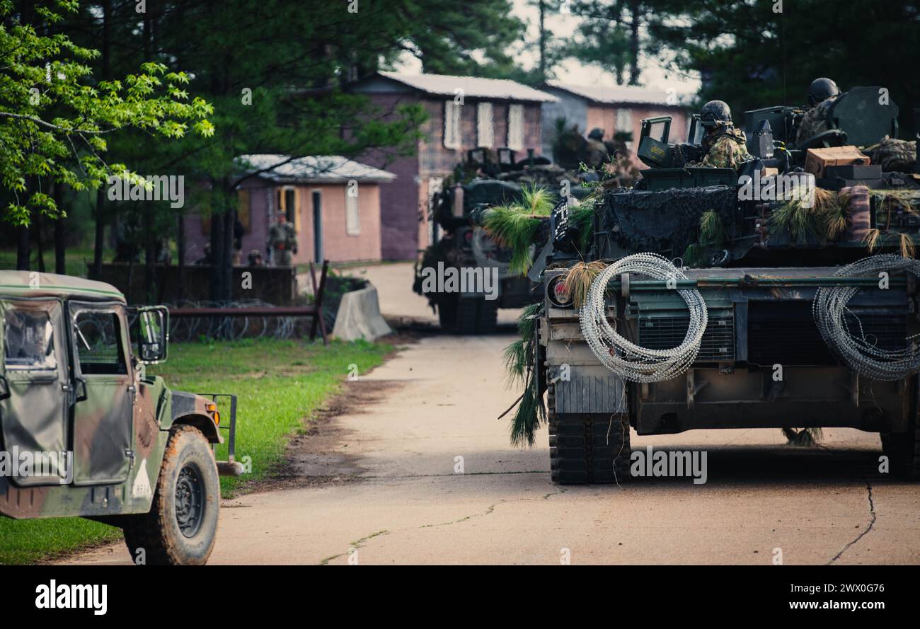 U.S. Army Soldiers assigned to 3rd Battalion, 69th Armor Regiment, 1st ...