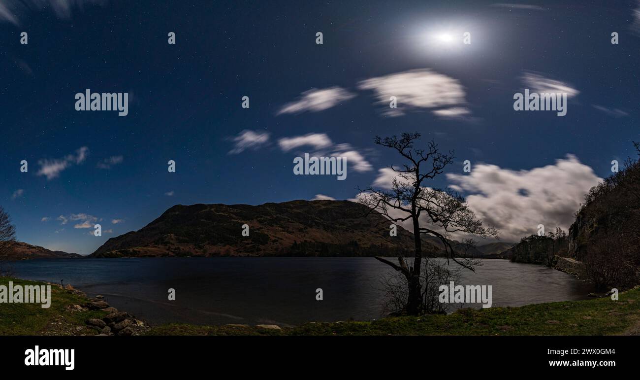 Cloudy moonlit night sky hi-res stock photography and images - Alamy