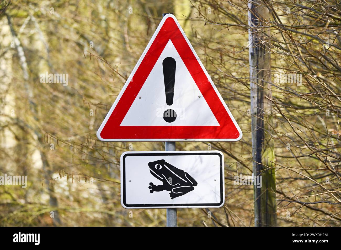 Dreieckiges verkehrszeichen hi-res stock photography and images - Alamy
