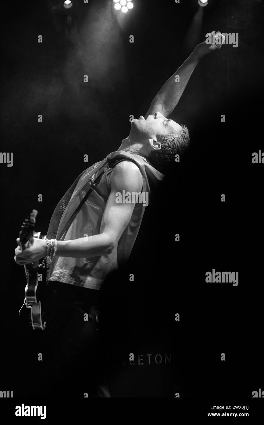 Miles kane palco hi-res stock photography and images - Alamy