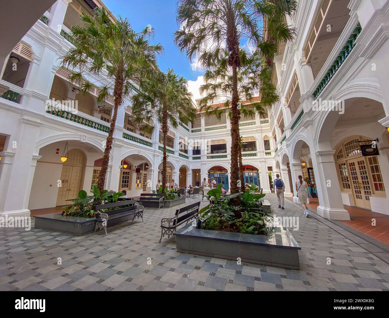 Raffles Hotel courtyard Stock Photo - Alamy