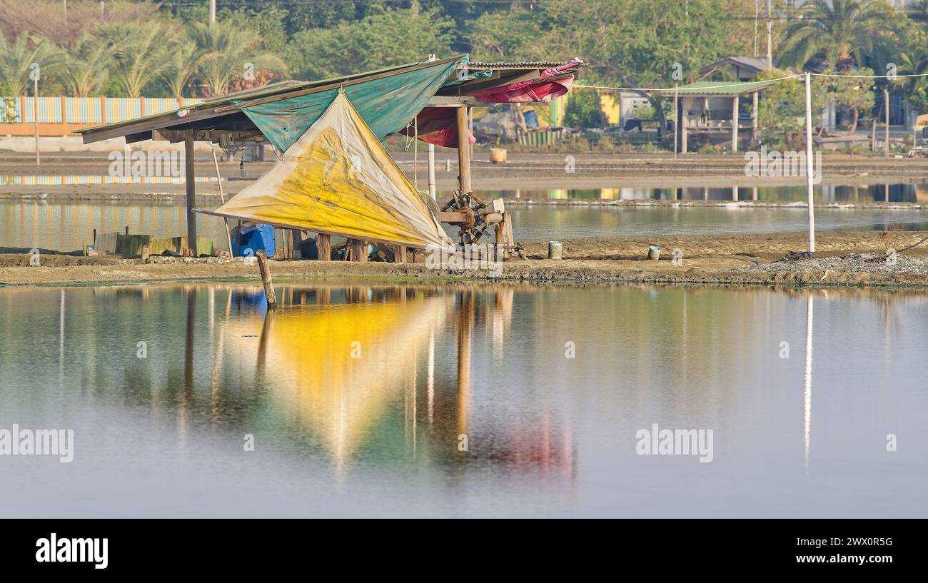 Sand pan hat hi-res stock photography and images - Alamy