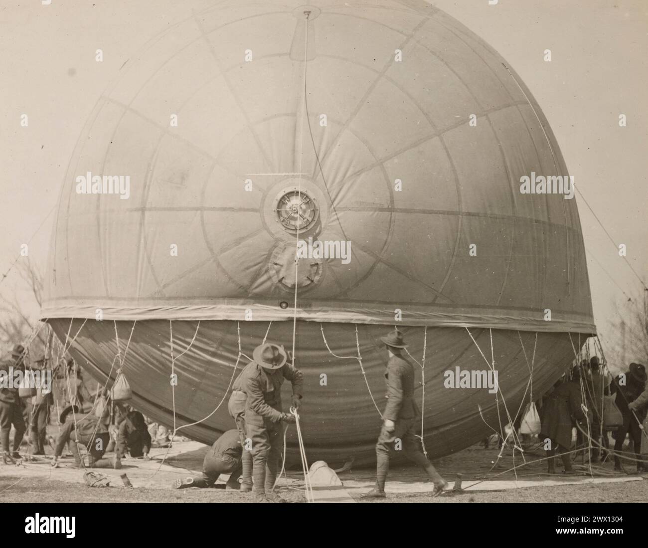 Bedding down caquot balloon hi-res stock photography and images - Alamy