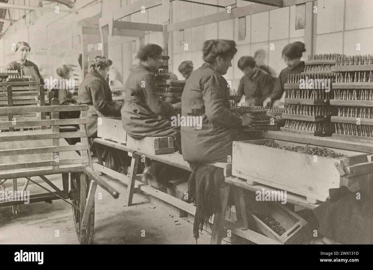 Munitions factory and women hi-res stock photography and images - Alamy