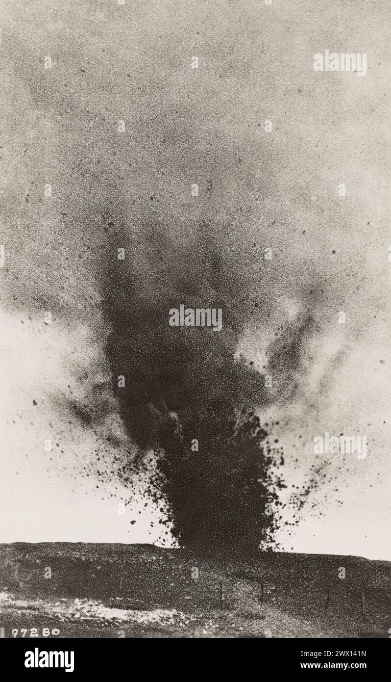 High explosive shell hi-res stock photography and images - Alamy