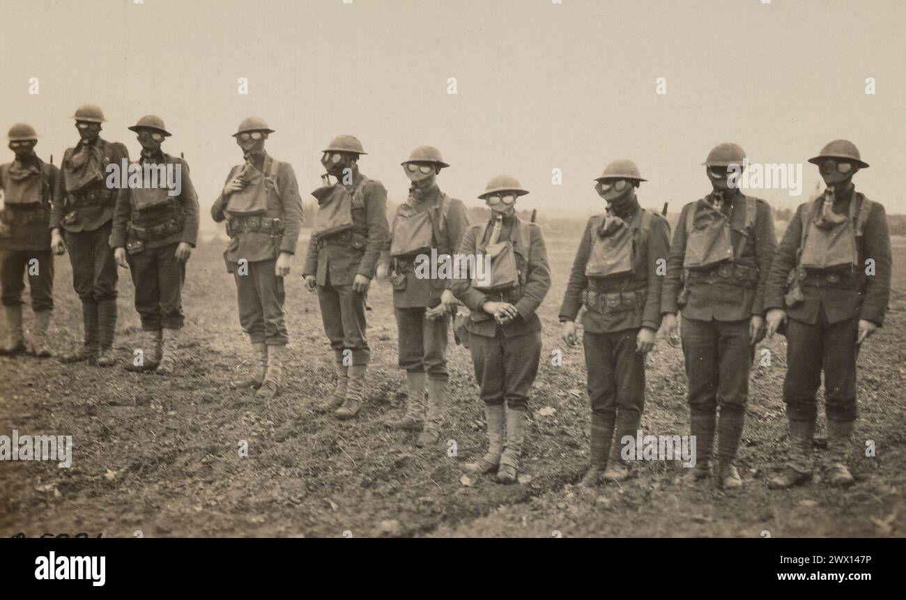 Marines wearing gas masks hi-res stock photography and images - Alamy