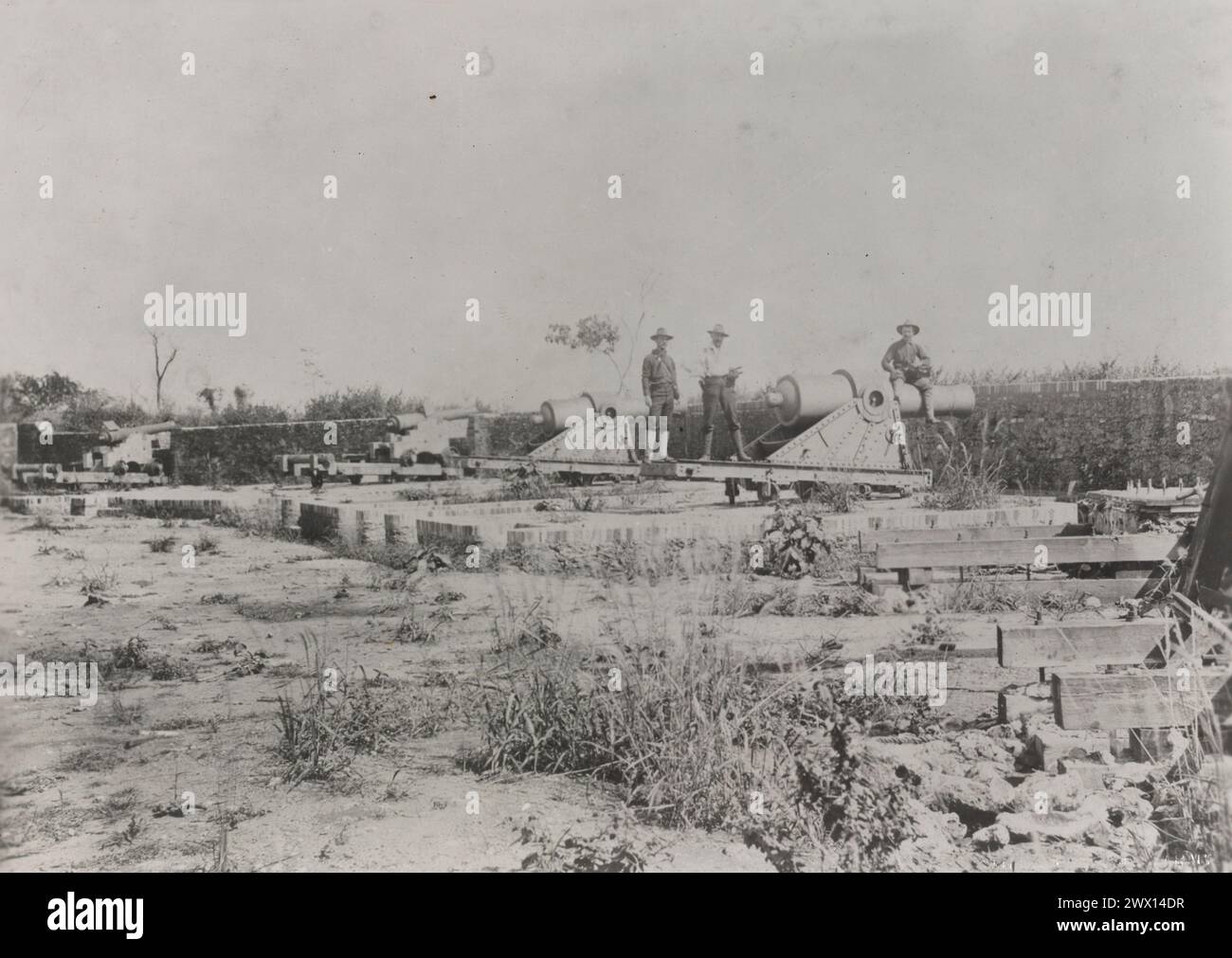Original Caption: Spanish American War - Cuban Activities. Bateria de ...
