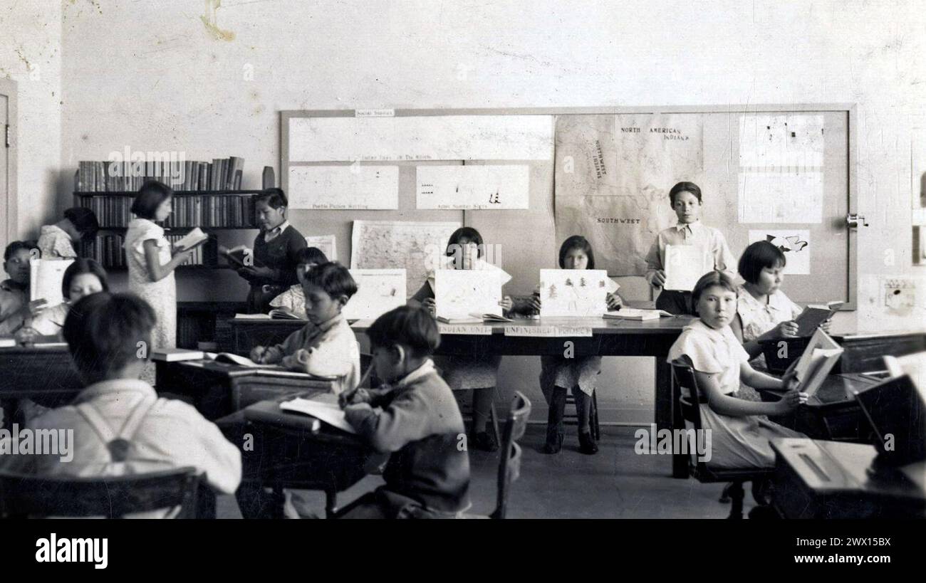 1940s classroom hi-res stock photography and images - Alamy