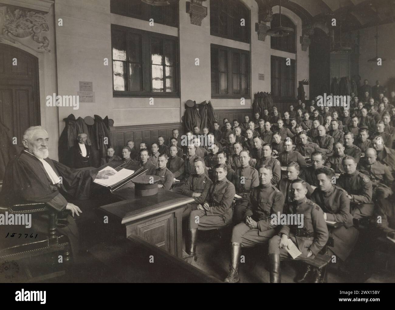 Soldiers in a classroom hi-res stock photography and images - Alamy