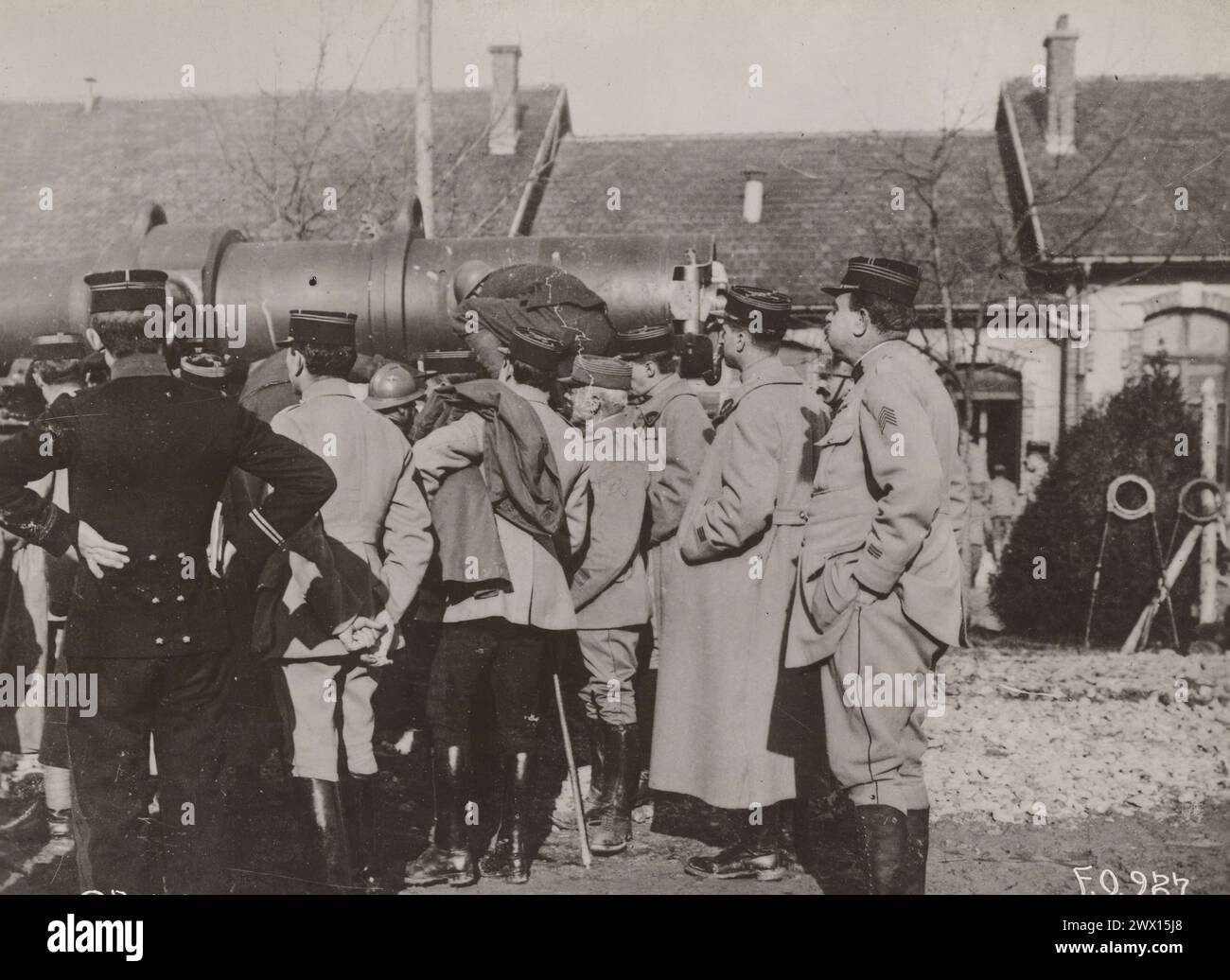 French military officers examining a 240mm big gun; Chamond, Aube, France ca. 1917-1921 Stock ...