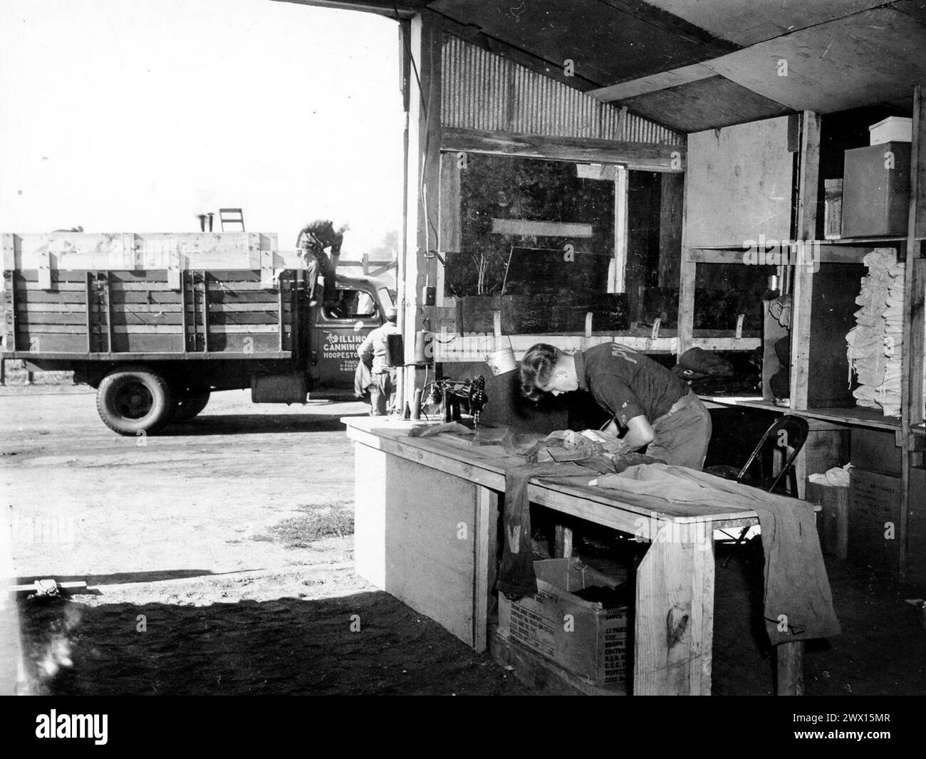 German pow working in a factory hi-res stock photography and images - Alamy