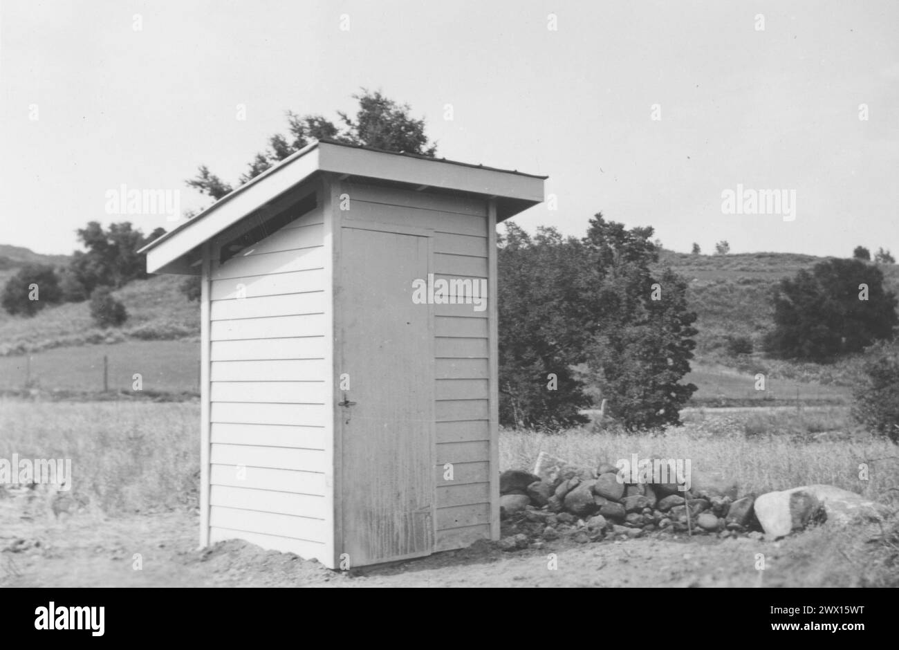 1940s outhouse hi-res stock photography and images - Alamy